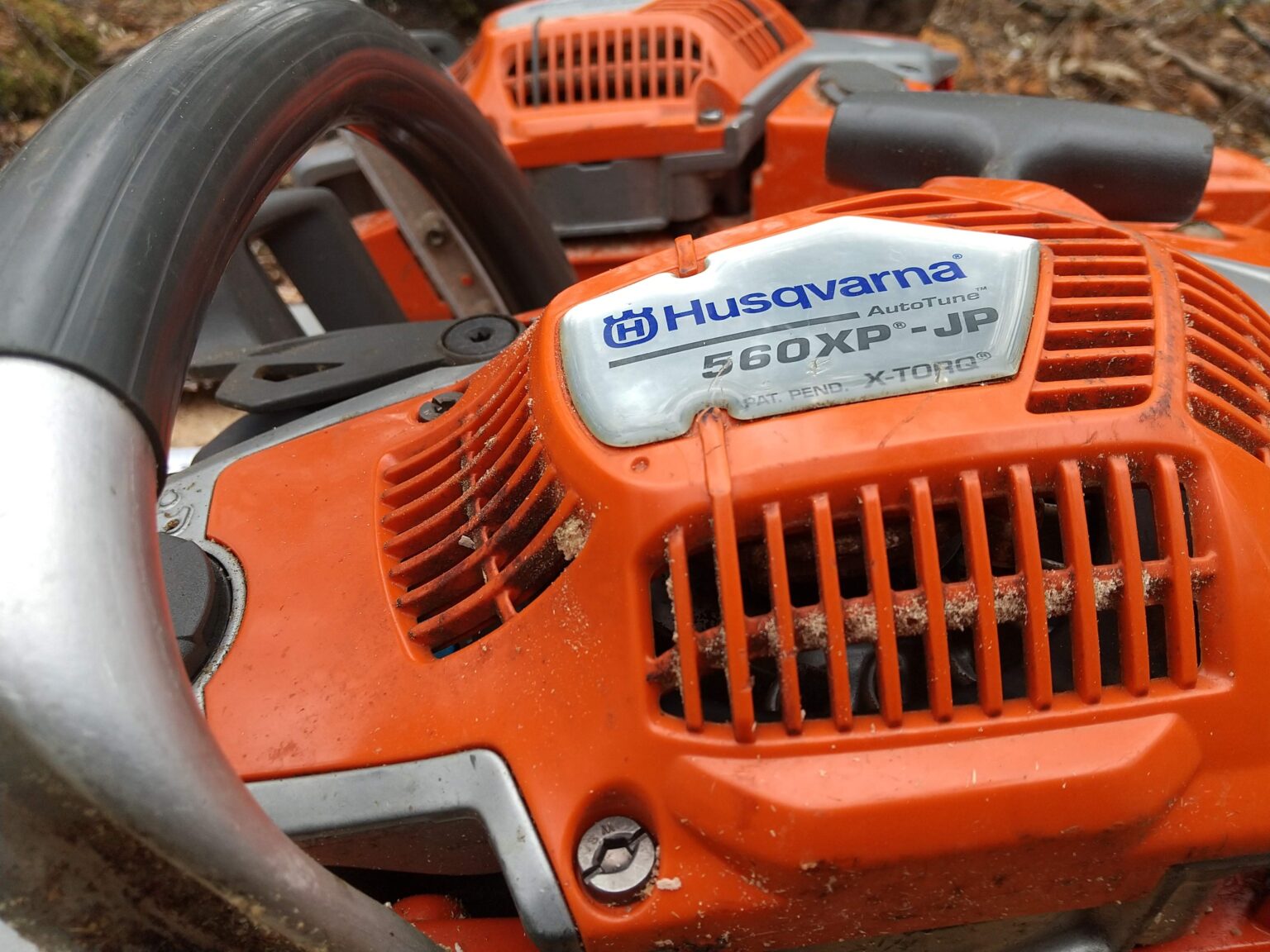 ハスクバーナ560XPで大きな切り株を伐る | たてしな林産～薪販売～