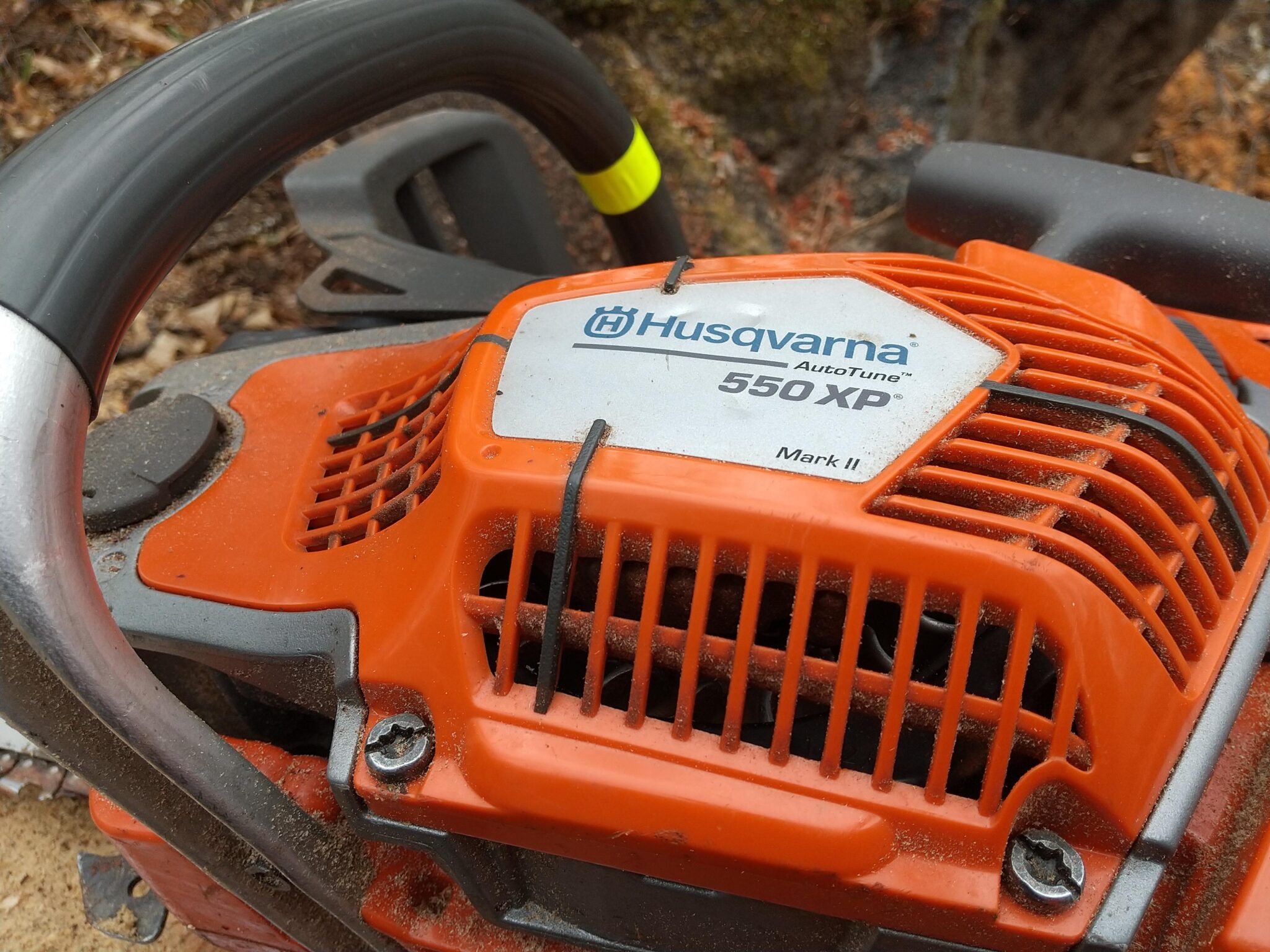 ハスクバーナ560XPで大きな切り株を伐る | たてしな林産～薪販売～